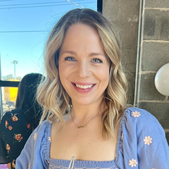 Molly's Closet (@mollysdehaven) | Poshmark